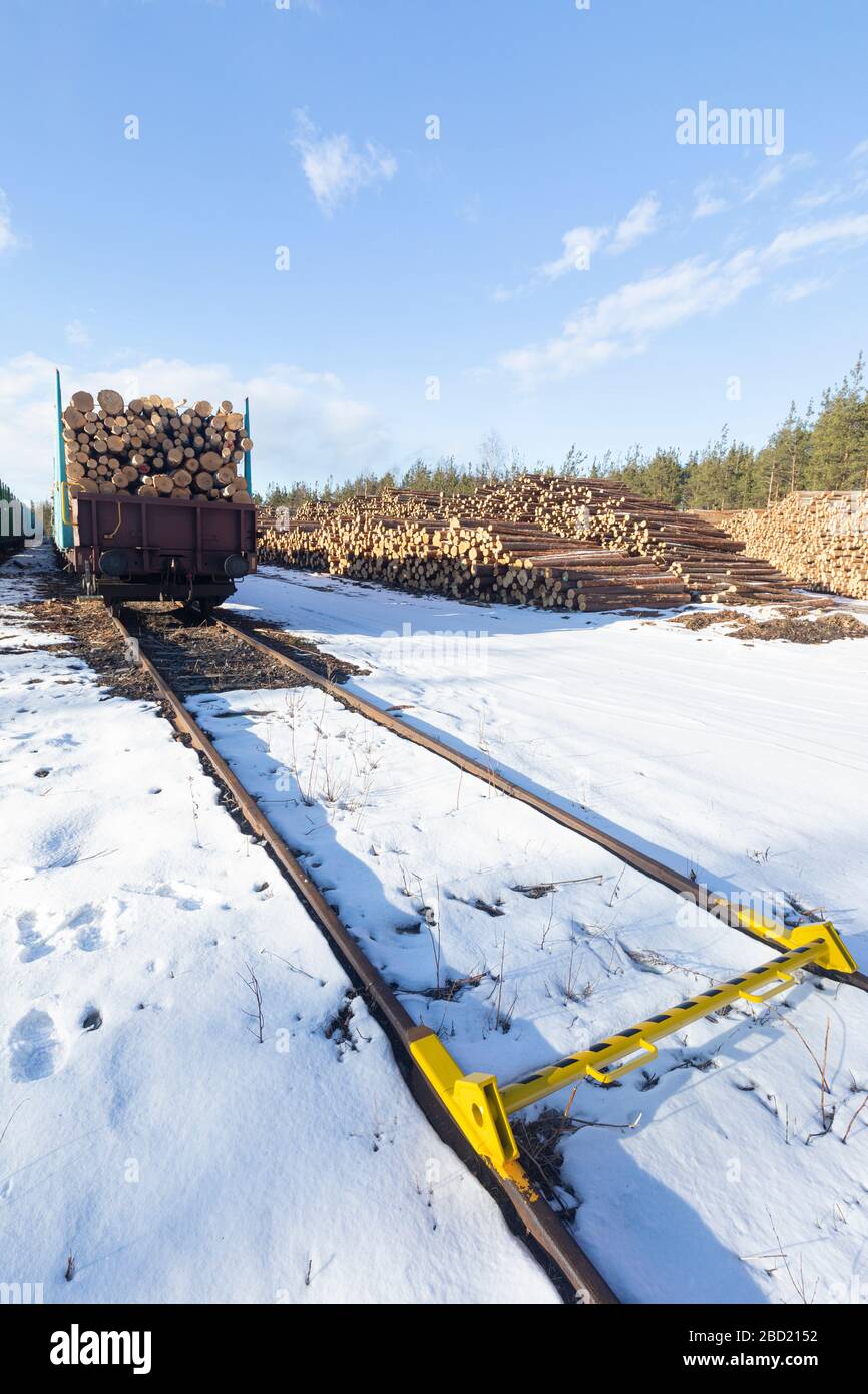 Railcar wheel stopper hi-res stock photography and images - Alamy
