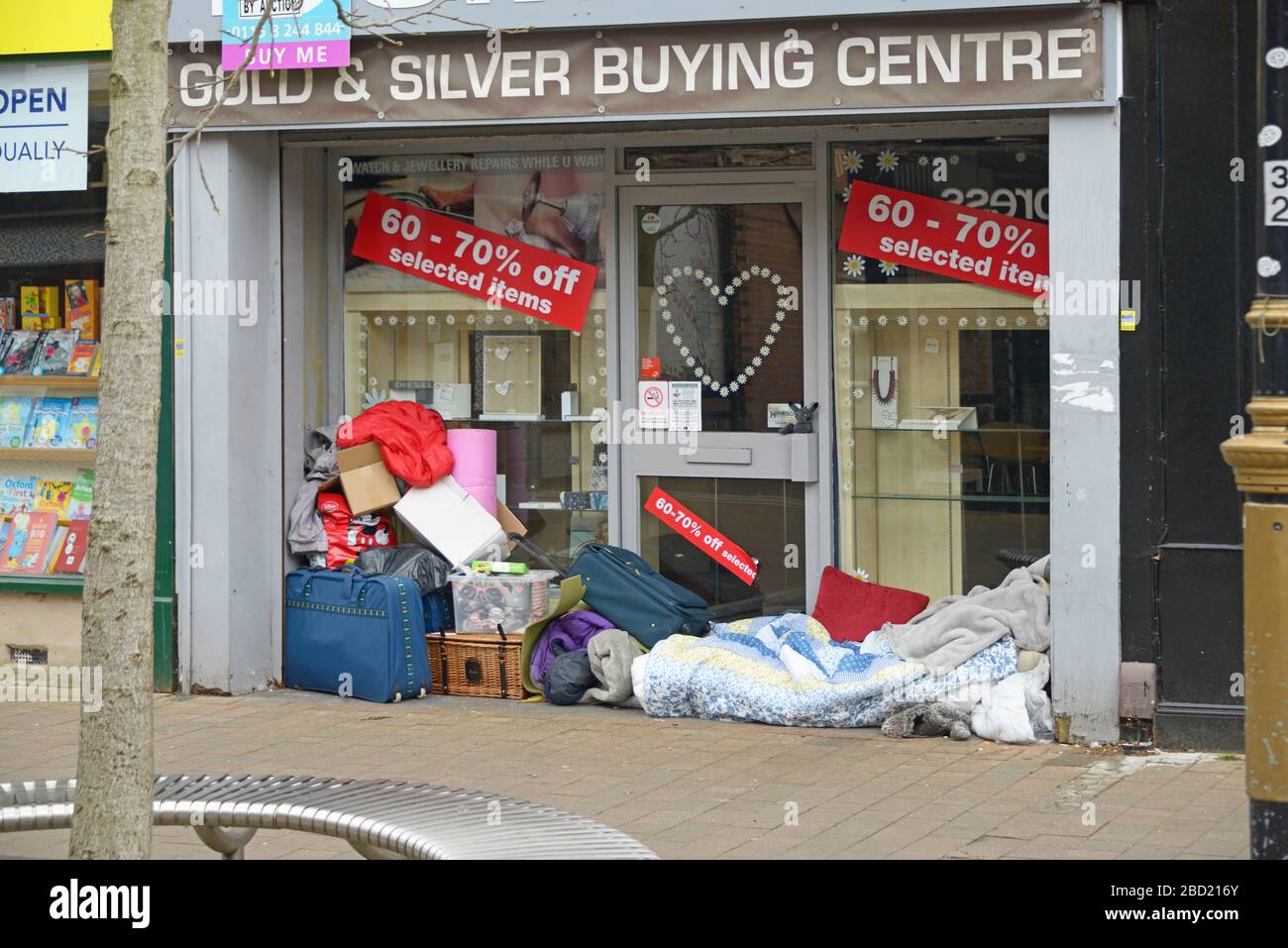 Homeless doorway shop hi-res stock photography and images - Alamy