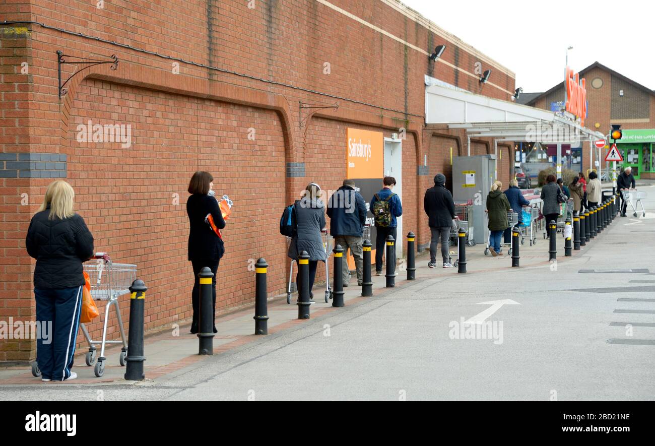 Supermarket queue hi-res stock photography and images - Alamy