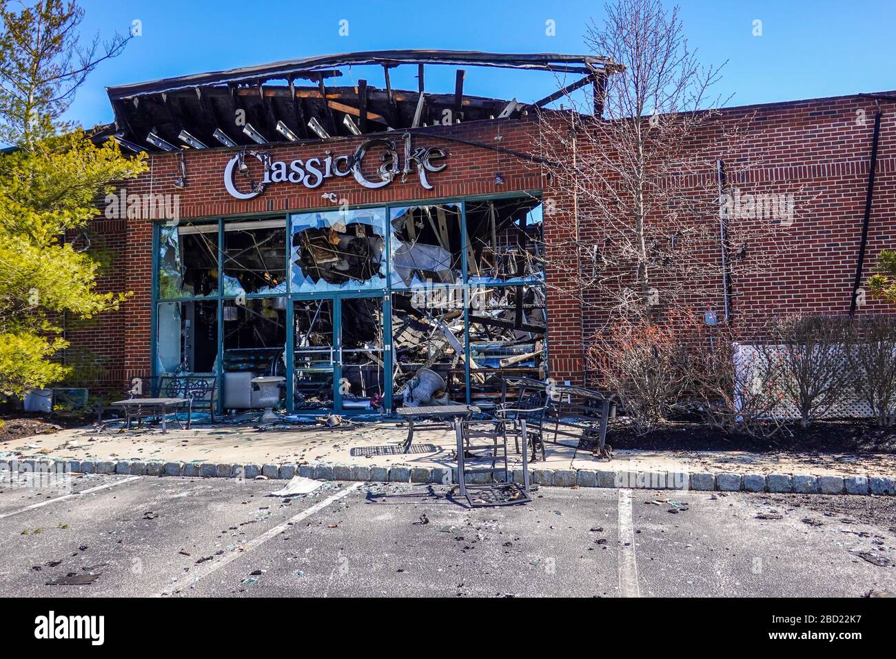 Hurricane broken window hi-res stock photography and images - Alamy