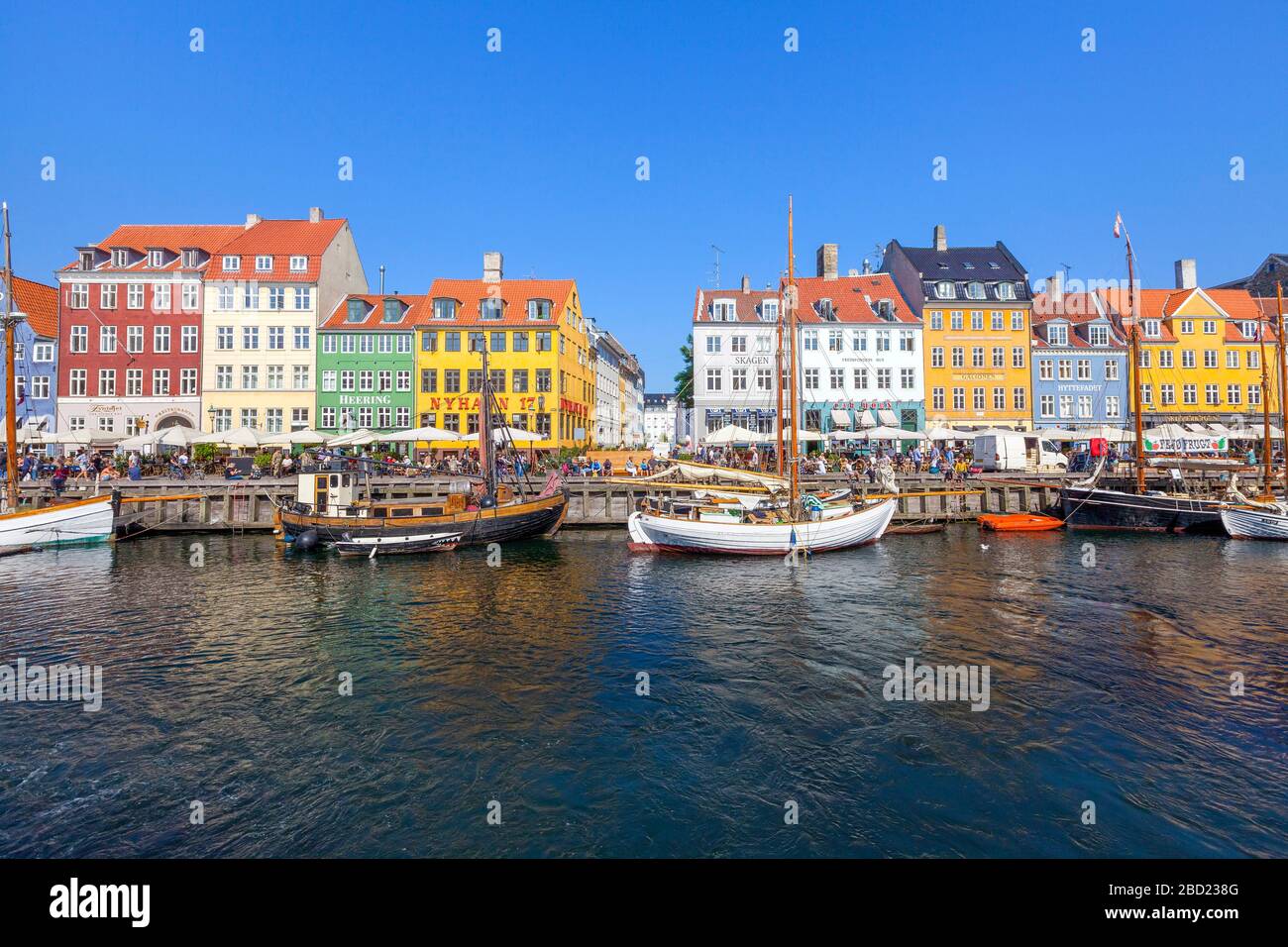 Colourful historic buildings in Nyhavn, Copenhagen Stock Photo - Alamy