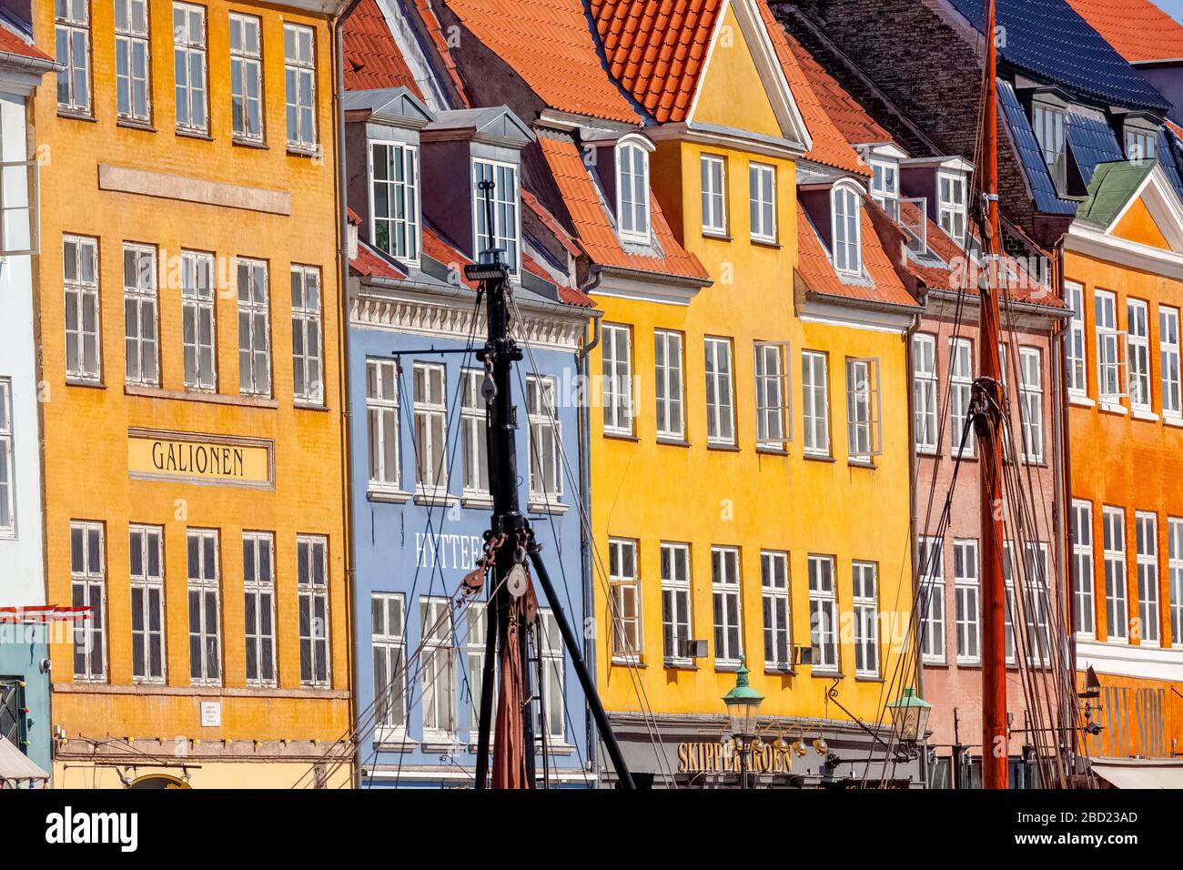 Colourful historic buildings in Nyhavn, Copenhagen Stock Photo - Alamy