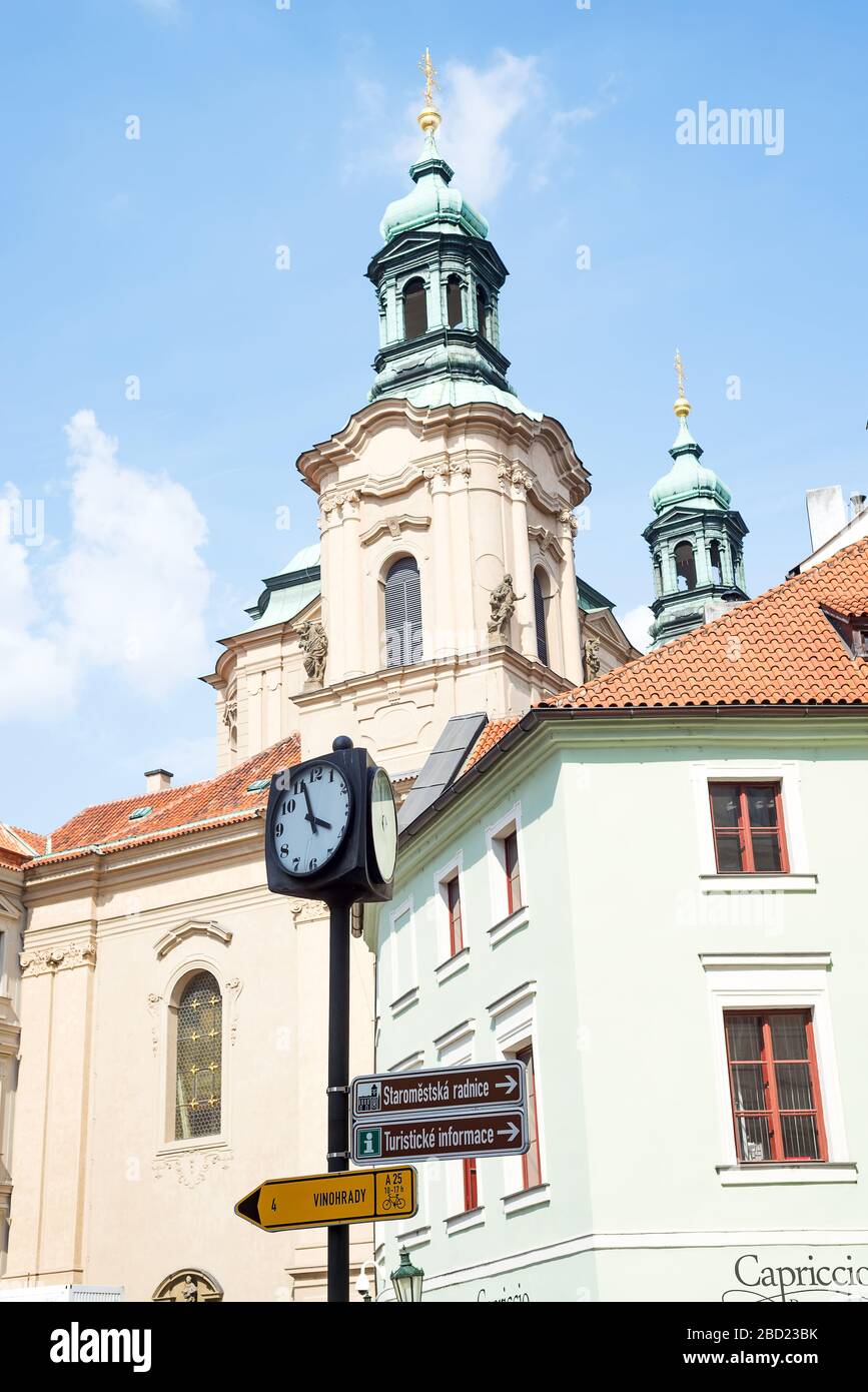Curch roof hi-res stock photography and images - Alamy