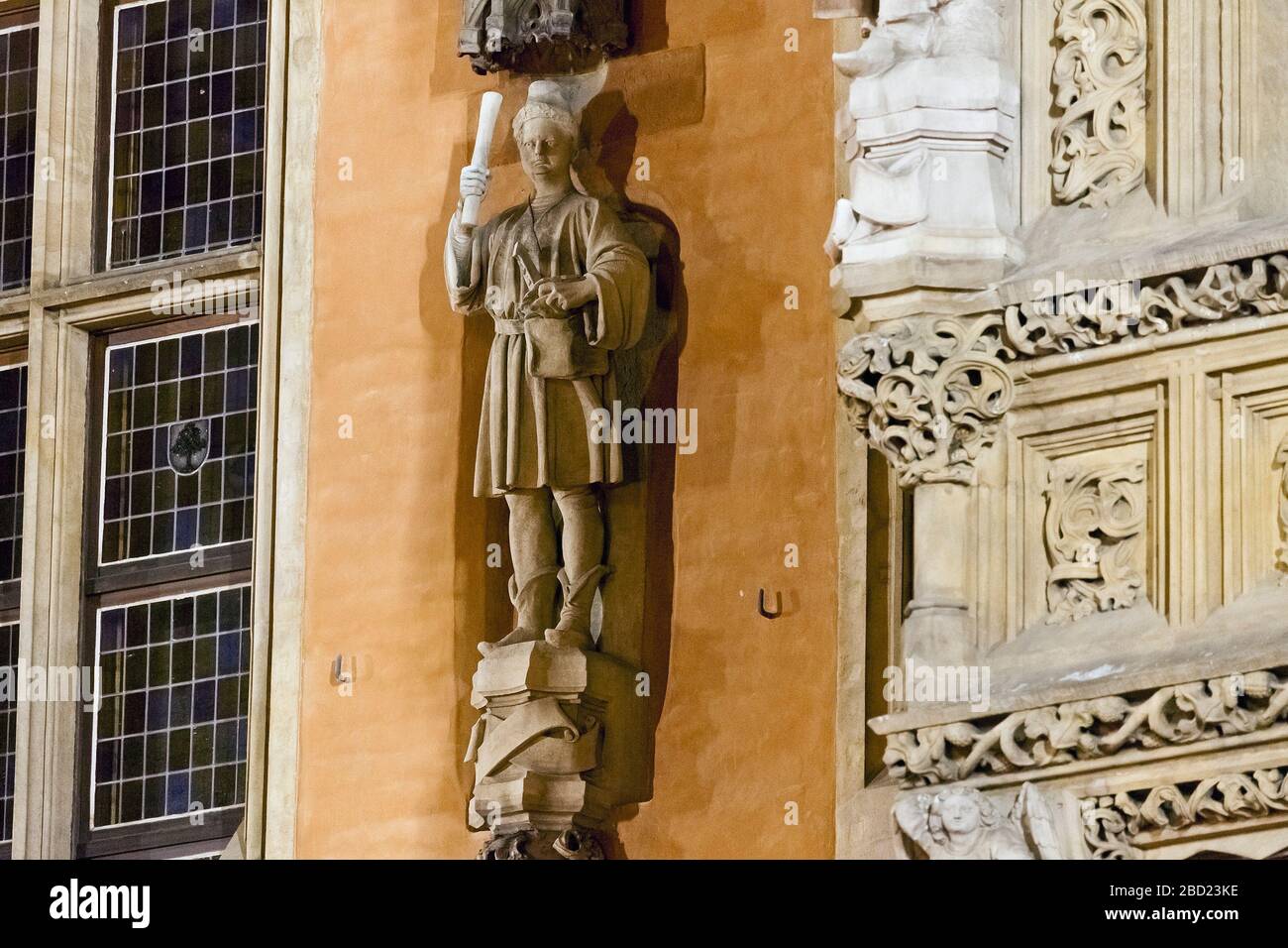 Night statues hi-res stock photography and images - Alamy