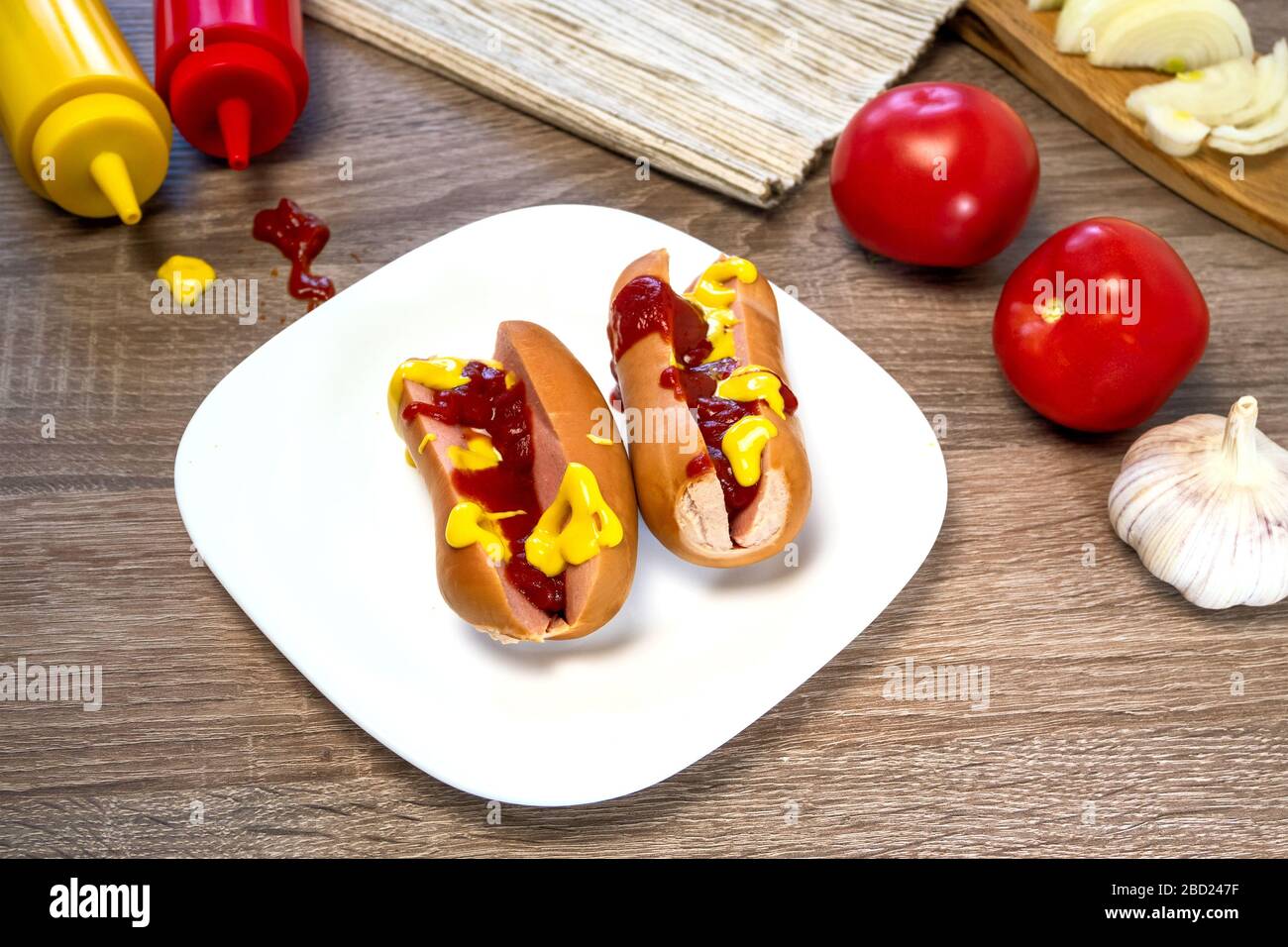 Ketchup poured on white plate hi-res stock photography and images - Alamy