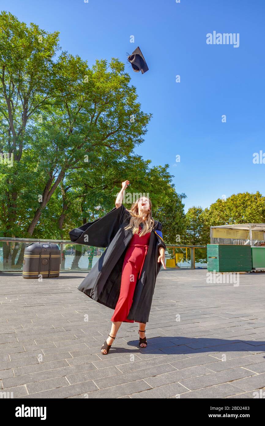 London university students graduation hi-res stock photography and ...