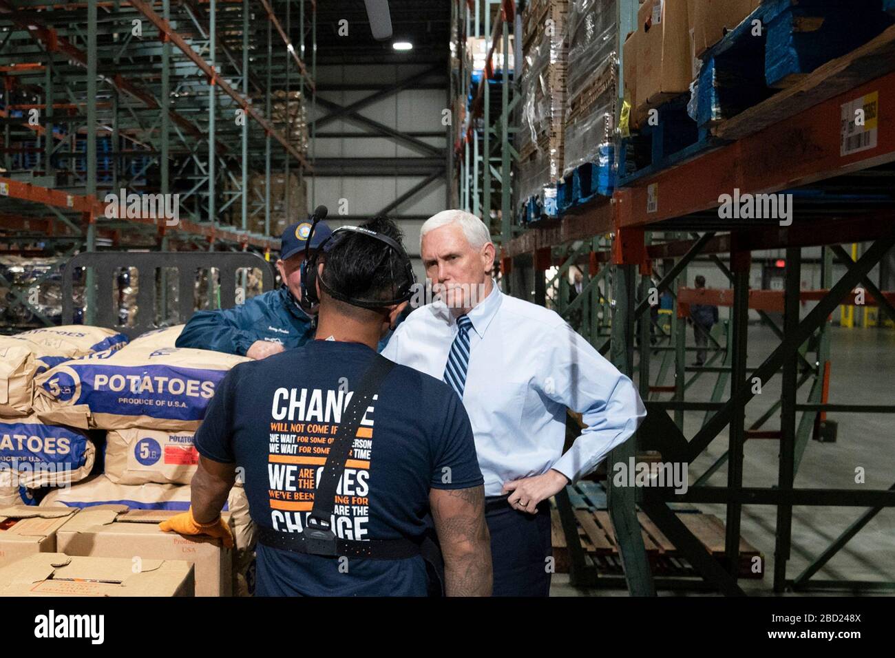 Walmart workers hi-res stock photography and images - Alamy