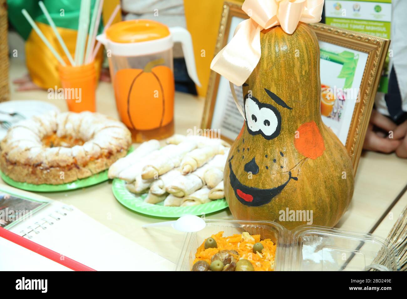Grinning pumpkin photo. Scary halloween pumpkin stock images. Halloween ...