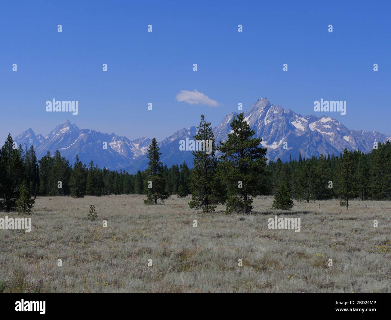 Rows of mountain ranges hi-res stock photography and images - Alamy