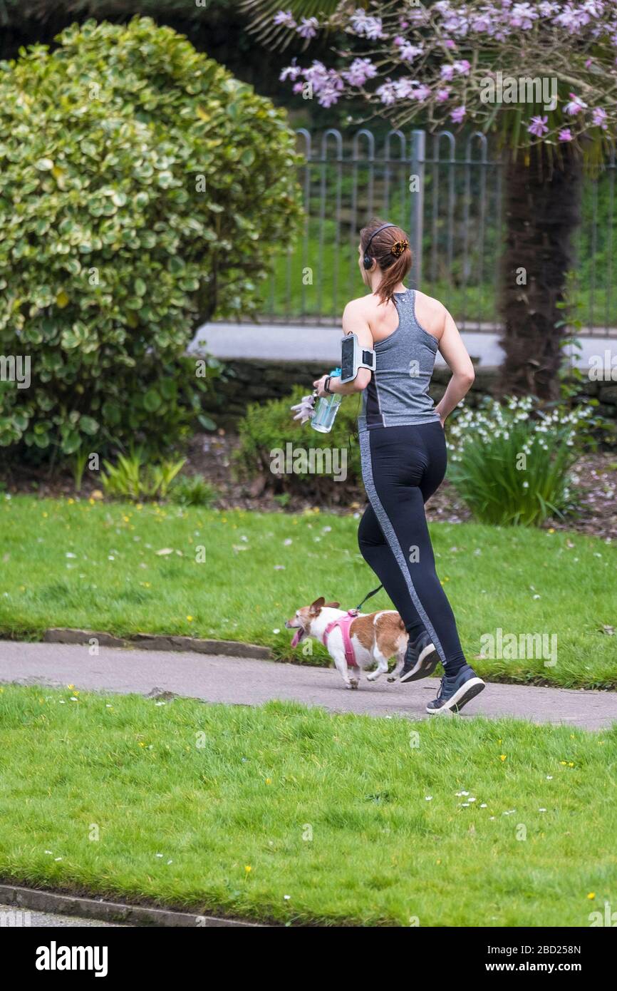 Female runner park hi-res stock photography and images - Alamy
