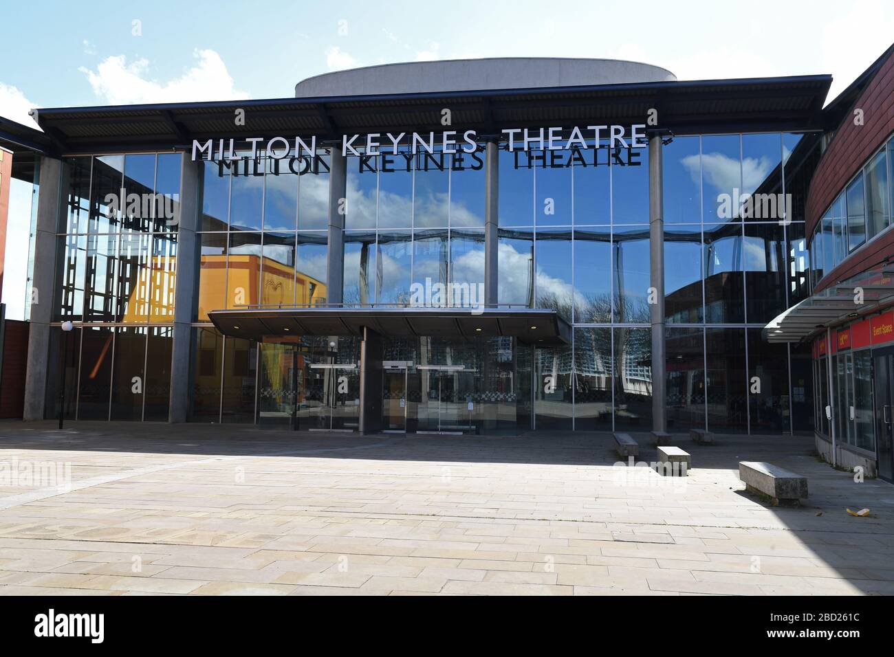 Central Milton Keynes Buildings Snow Dome Outdoor Market Blossom ...