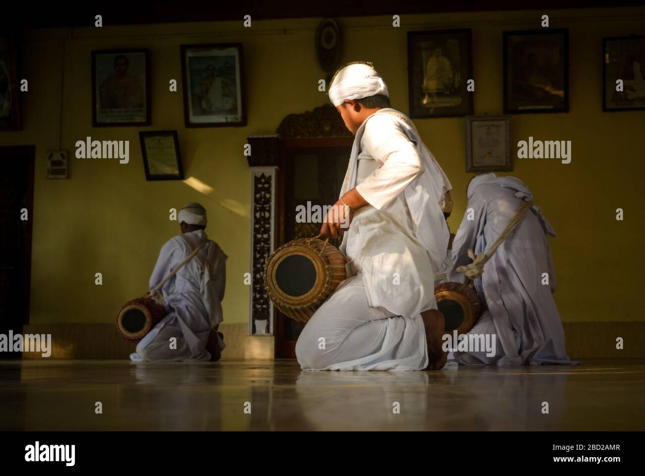 Gayan bayan at auniati satra hi-res stock photography and images - Alamy