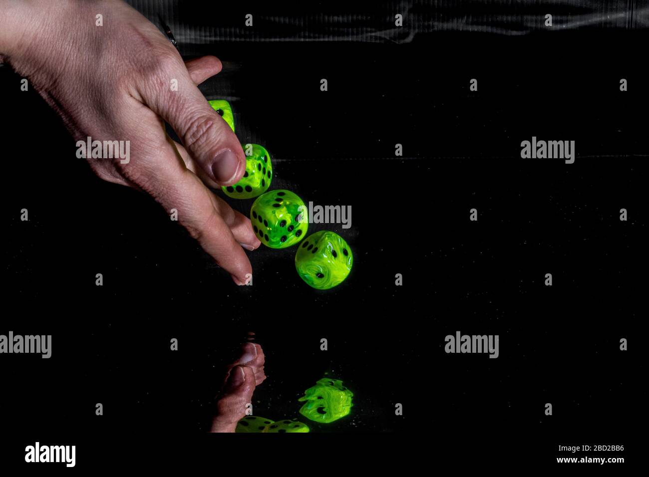 Hand rolling die dice hi-res stock photography and images - Alamy