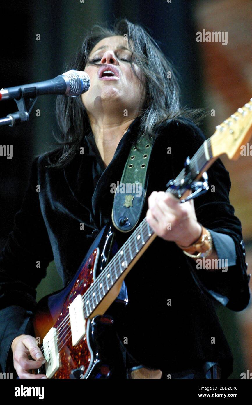 Danielle Evin performing at Farm Aid 2006 at the Tweeter Center in ...