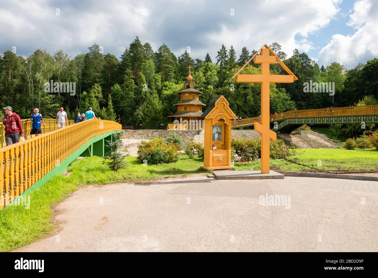 TSYGANOVKA, RUSSIA - AUGUST 25, 2019: Worshiping cross and icon of ...