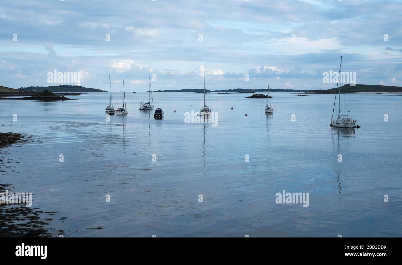 Isles of scilly boats hi-res stock photography and images - Alamy