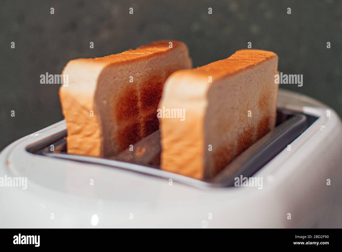 Sliced bread on a toaster Stock Photo - Alamy