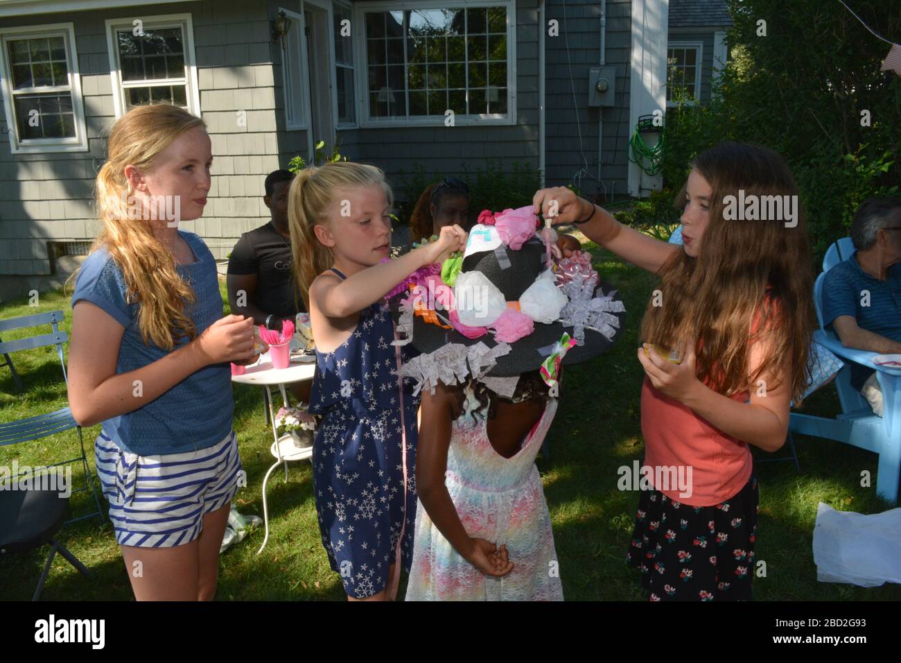 multi race girls playing Stock Photo - Alamy