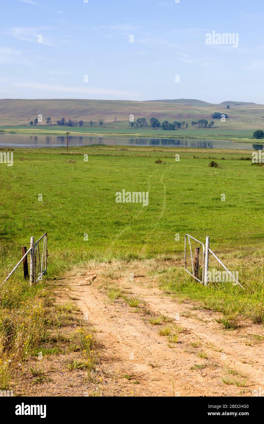 Open green gates hi-res stock photography and images - Alamy