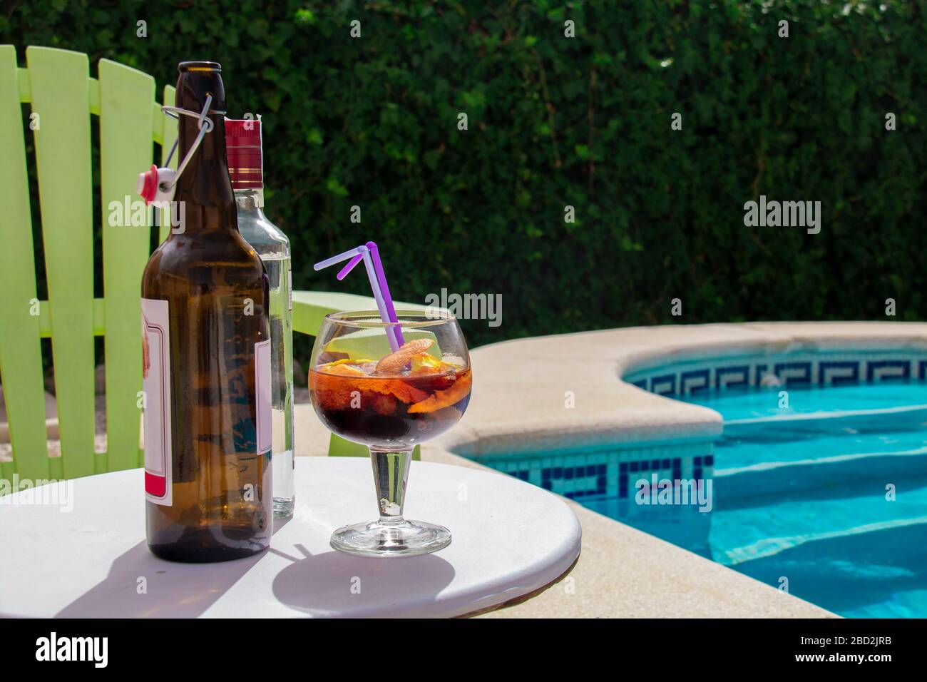 Refreshing cocktail by the pool Stock Photo - Alamy