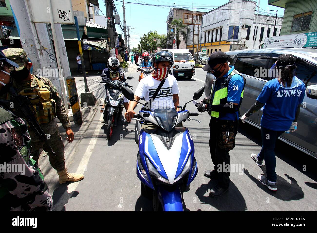 Philippines. 06th Apr, 2020. Members of Philippine National Police ...