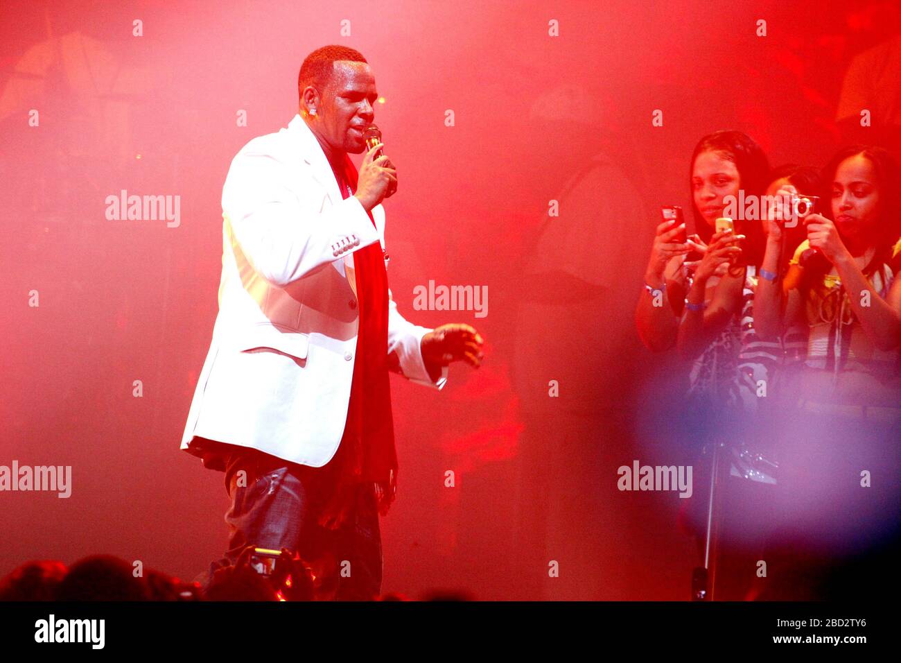 R Kelly performing at the Tower Theatre in Upper Darby, Pa. on October ...