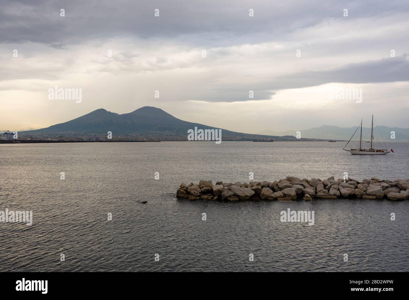 Volcano Mount Vesuvio from Lungomare Naples - Italy Stock Photo - Alamy