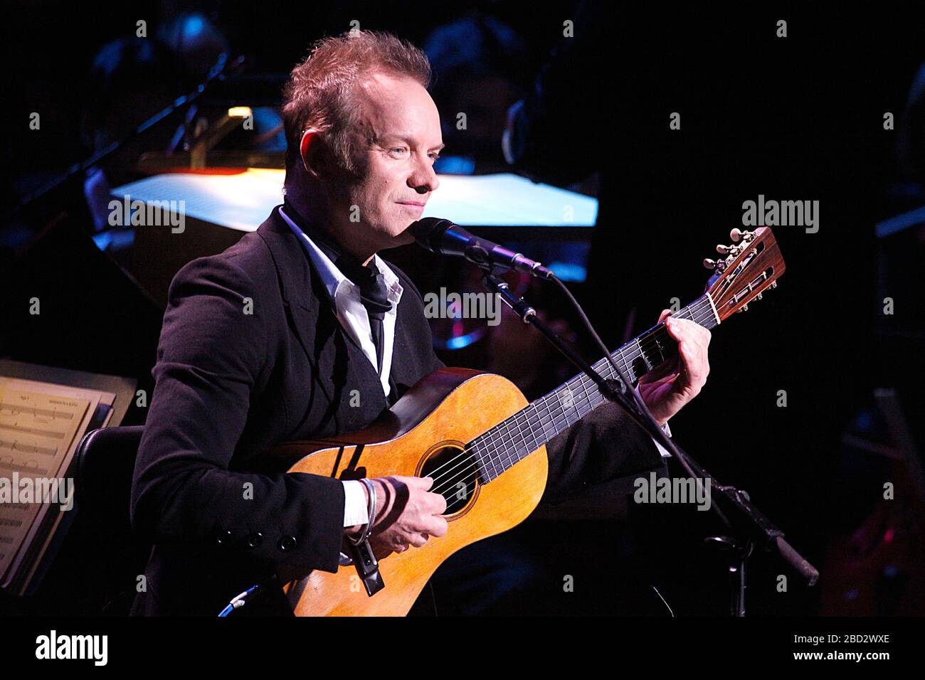 Sting performing 2010 hi-res stock photography and images - Alamy