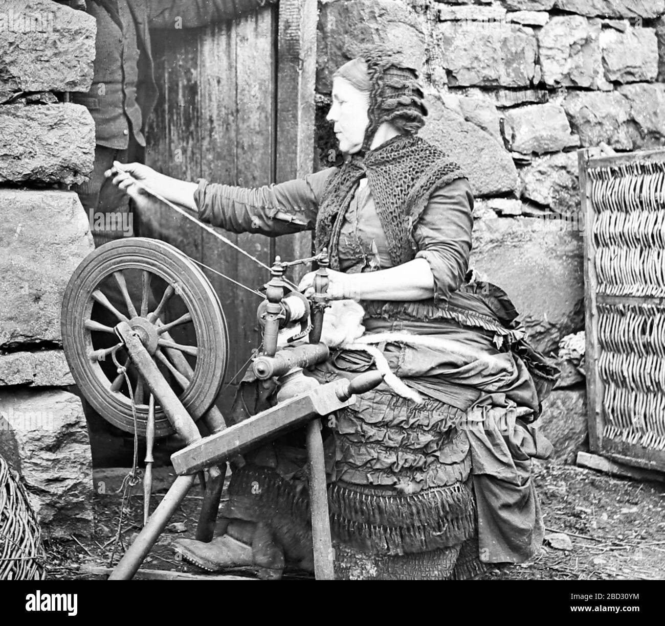 Old spinning wheel hi-res stock photography and images - Alamy