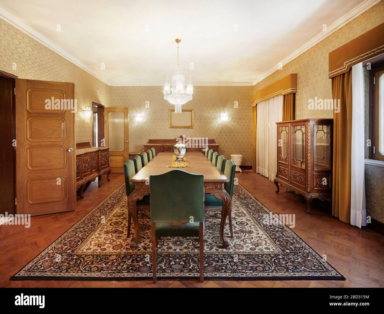 Home interior, antique classic room Stock Photo - Alamy