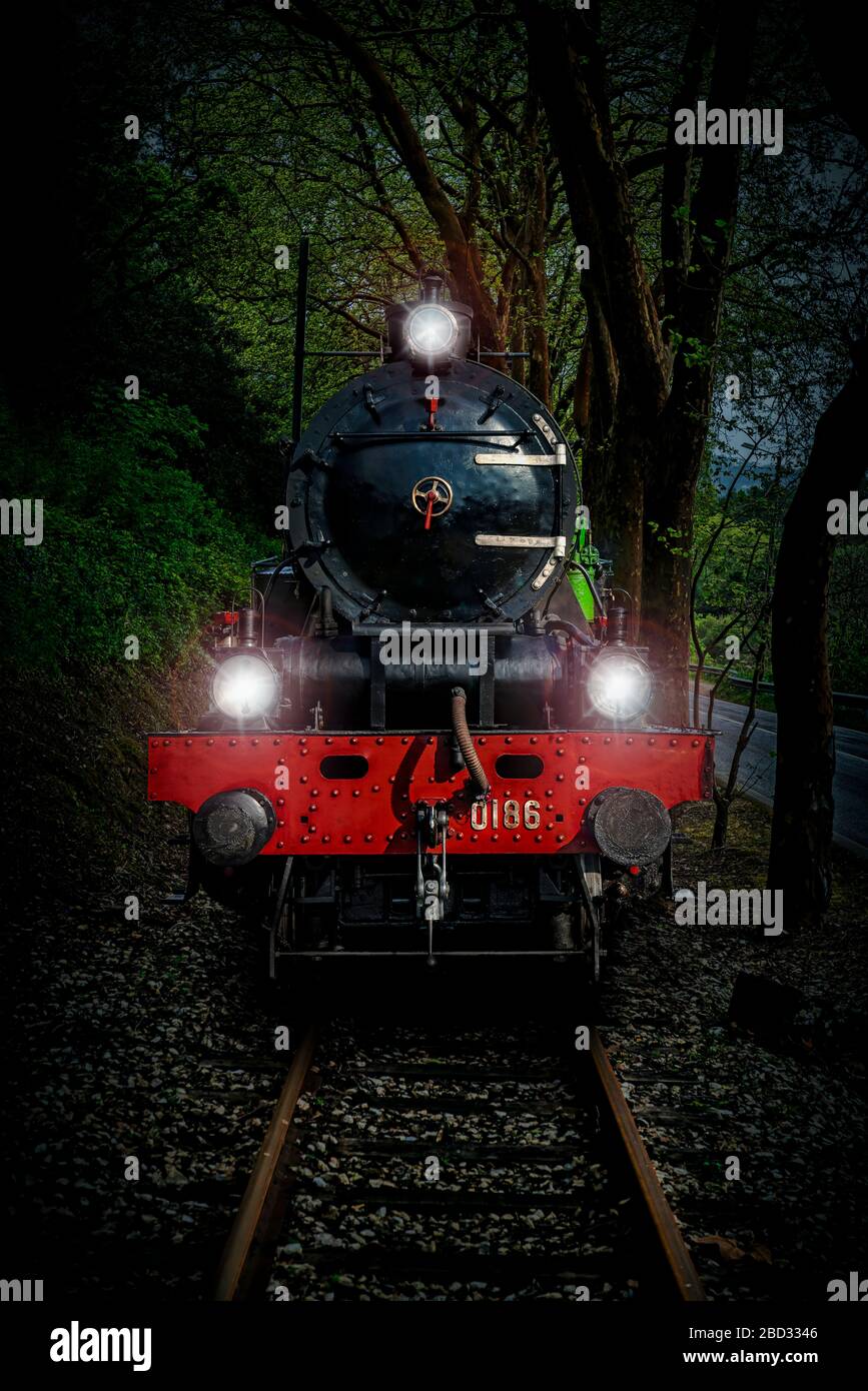 Train front end hi-res stock photography and images - Alamy