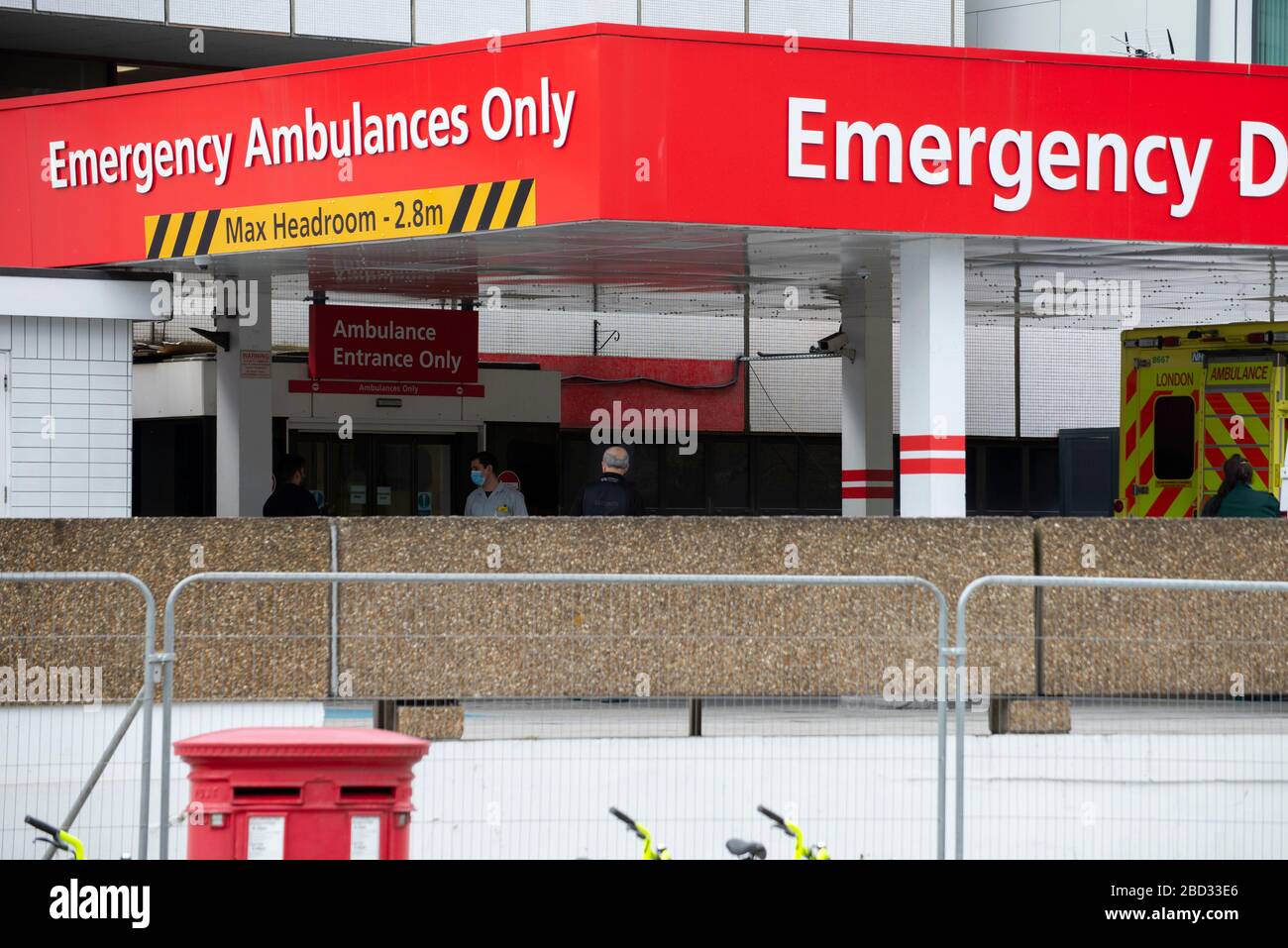 Ambulance bay hi-res stock photography and images - Alamy