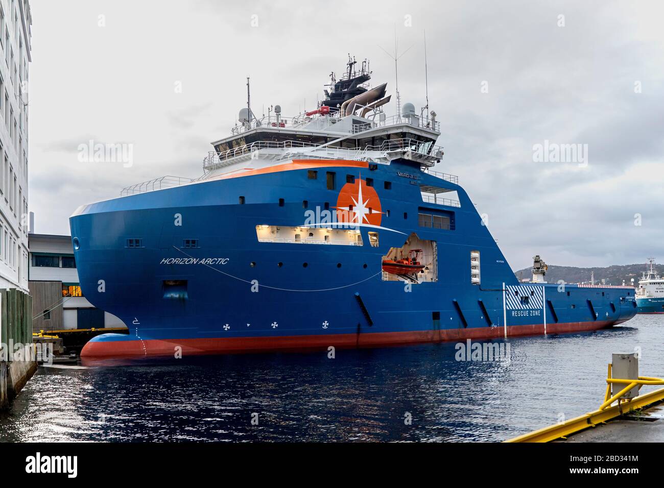 Vessel horizon hi-res stock photography and images - Alamy