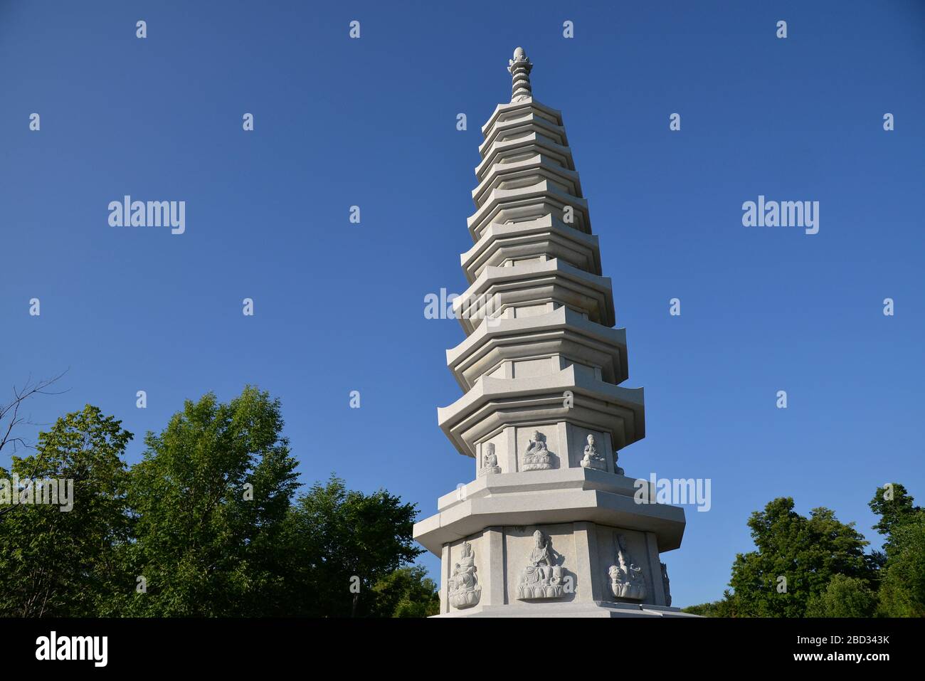Pagoda structures hi-res stock photography and images - Alamy