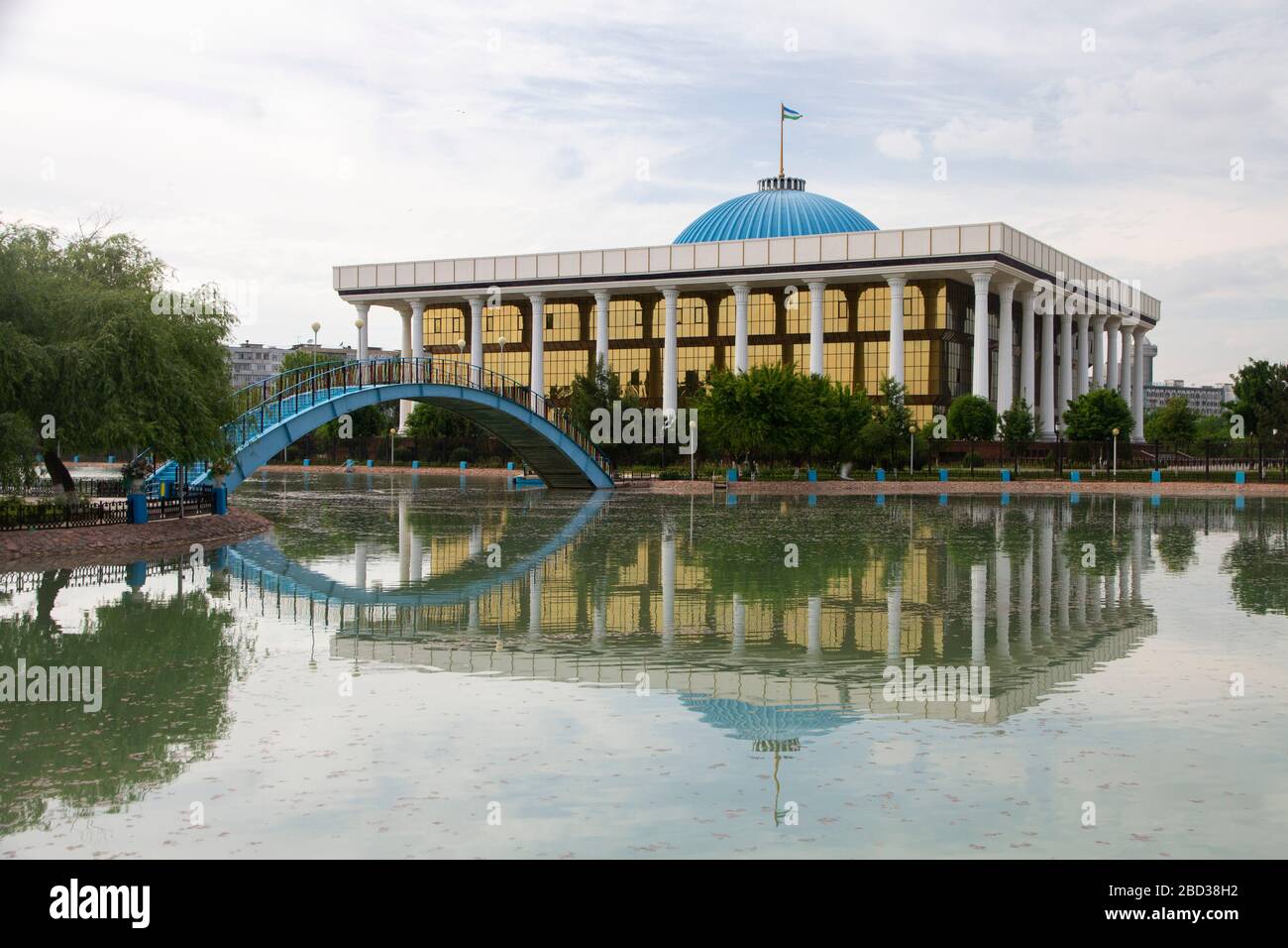Parliament building of Uzbekistan in Tashkent Stock Photo - Alamy