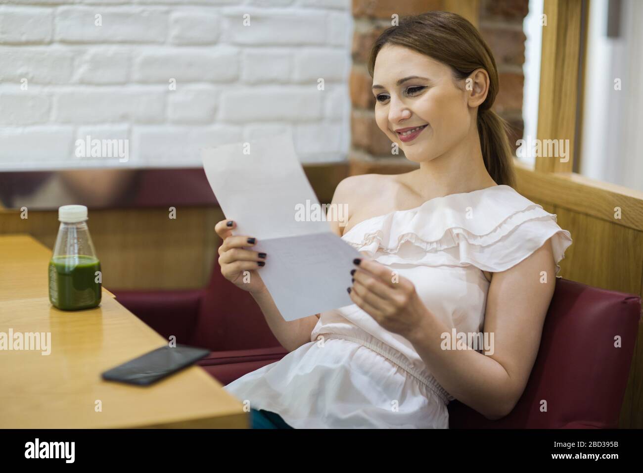 young woman reading a letter Stock Photo - Alamy