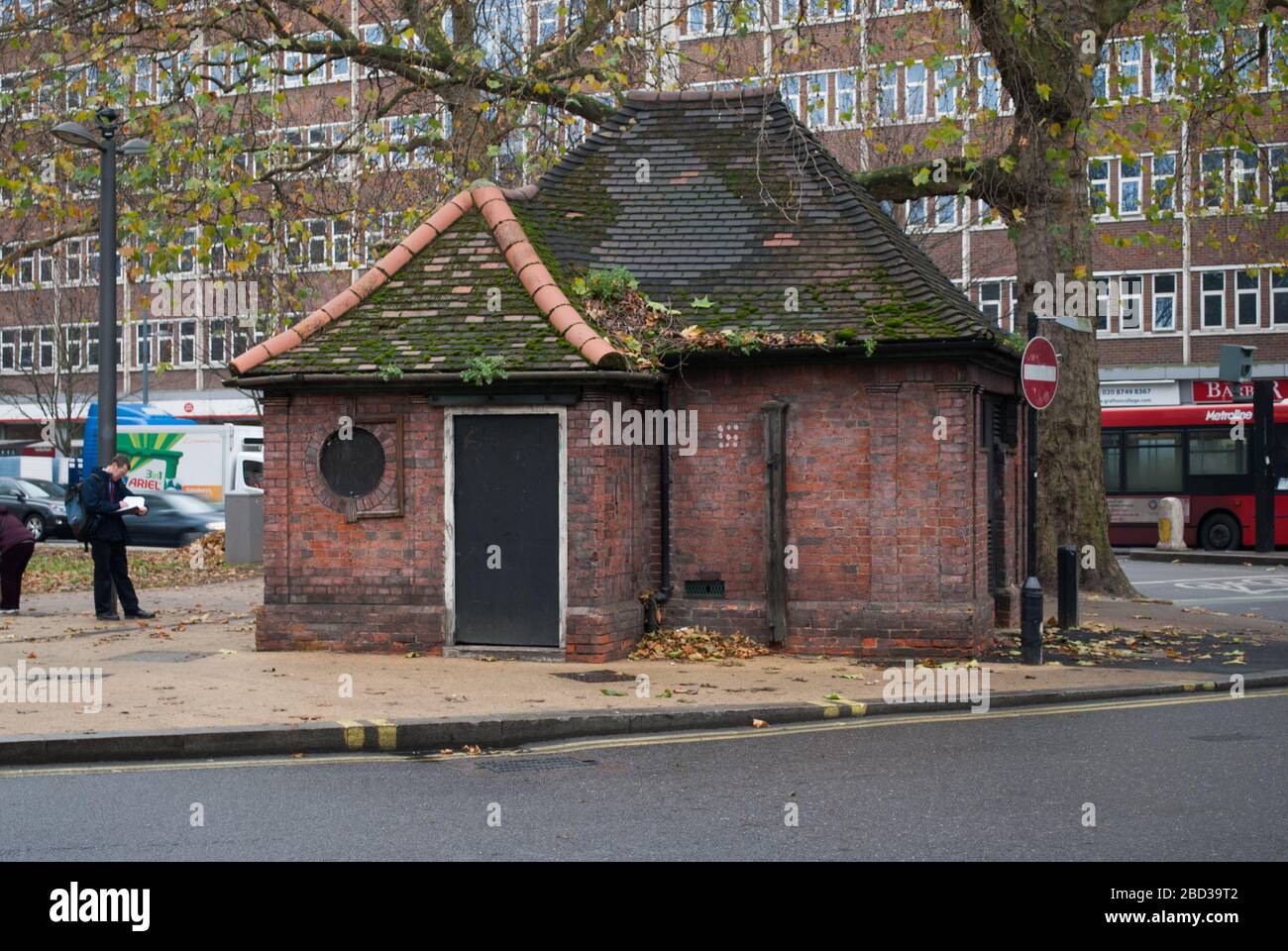 Former Toilets Disused Abandoned Derelict Brick Building Electrical Sub ...