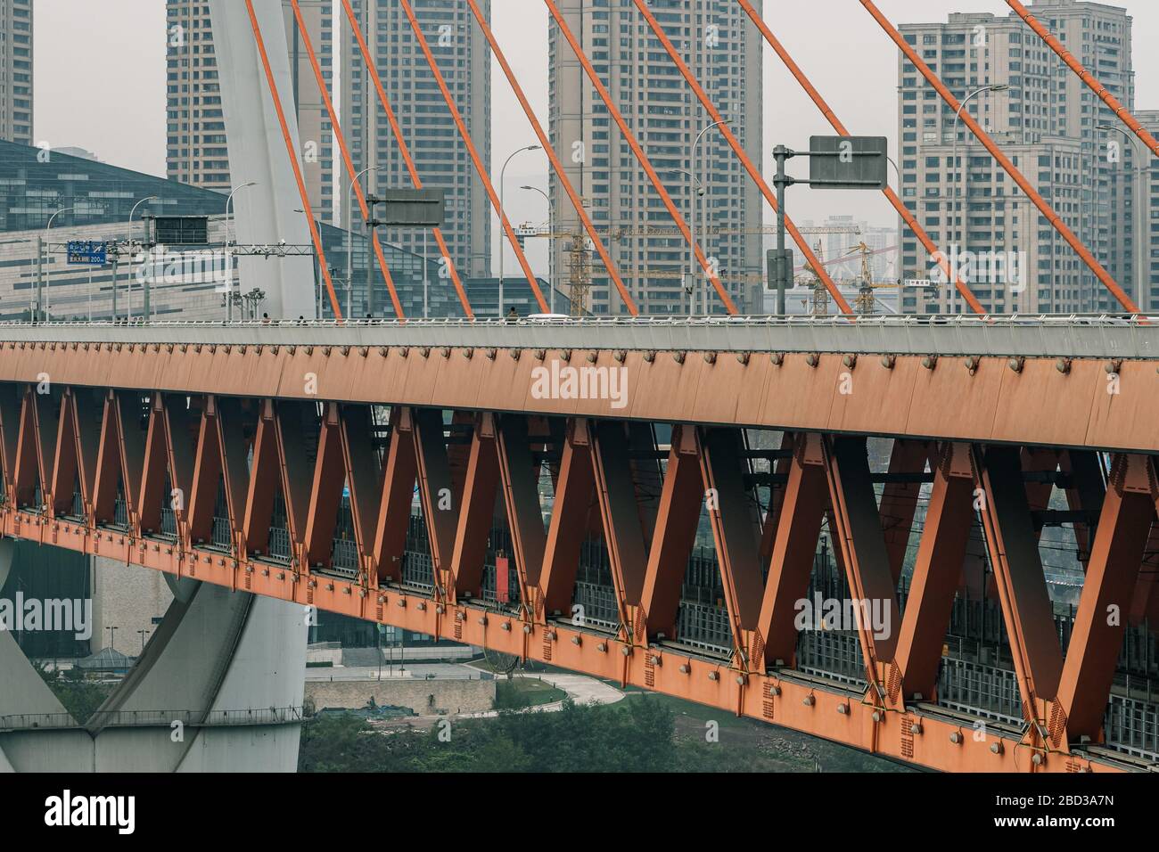 Yangtze river bridge and light rail hi-res stock photography and images ...
