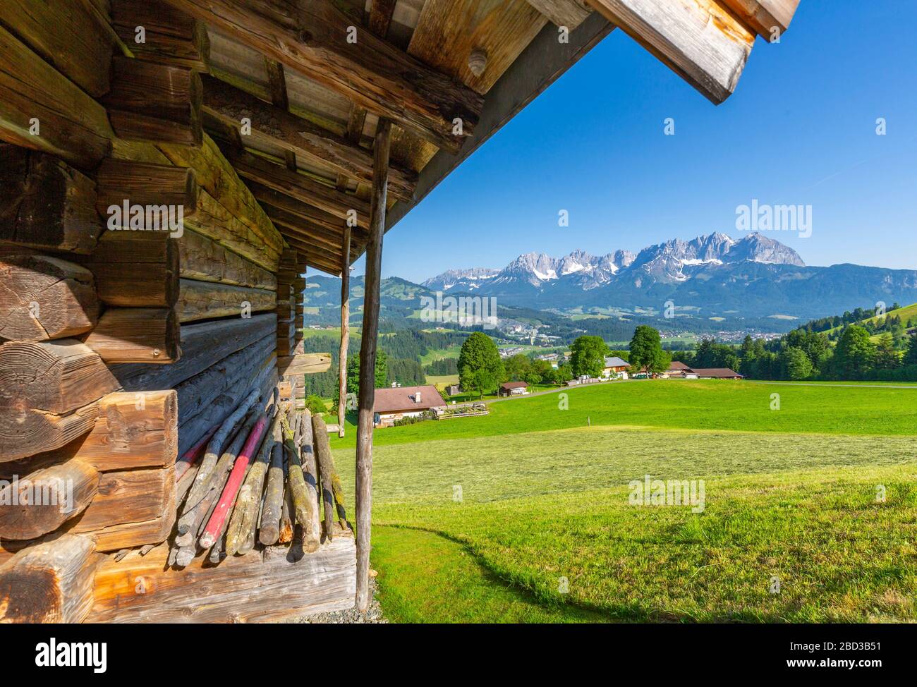 Austrian chalet hi-res stock photography and images - Alamy