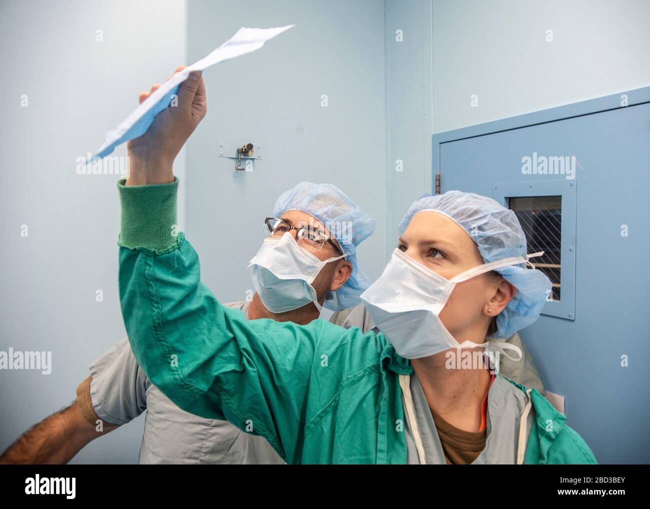 Military hospital operating room hi-res stock photography and images ...