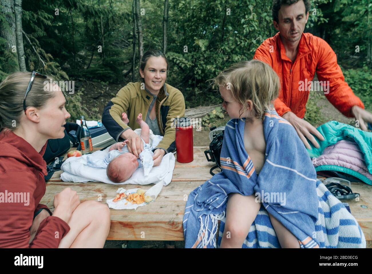 Family swimming lake hi-res stock photography and images - Alamy