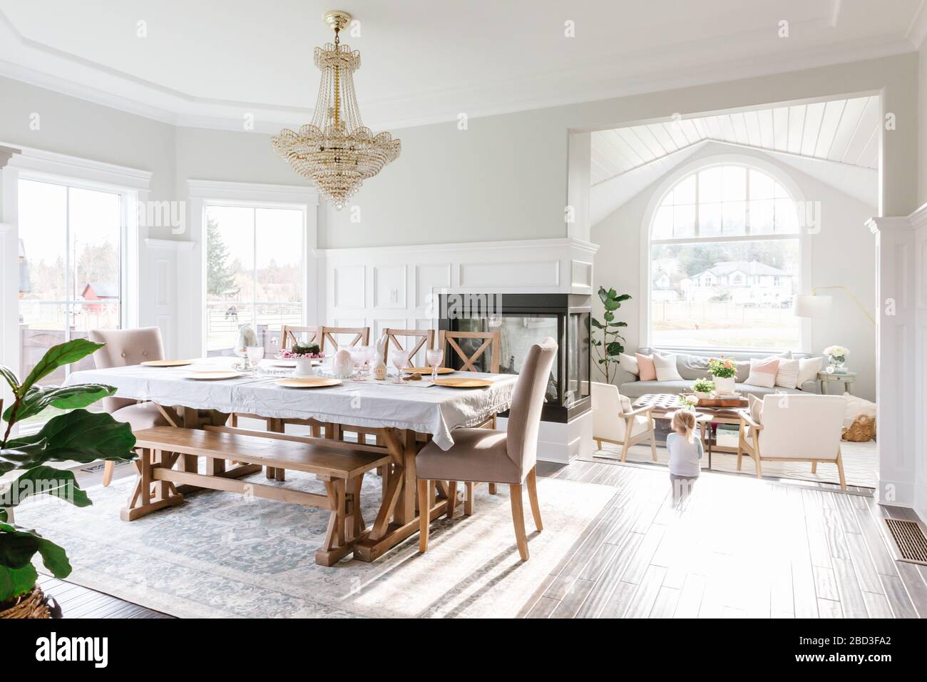 Farmhouse dining room hi-res stock photography and images - Alamy