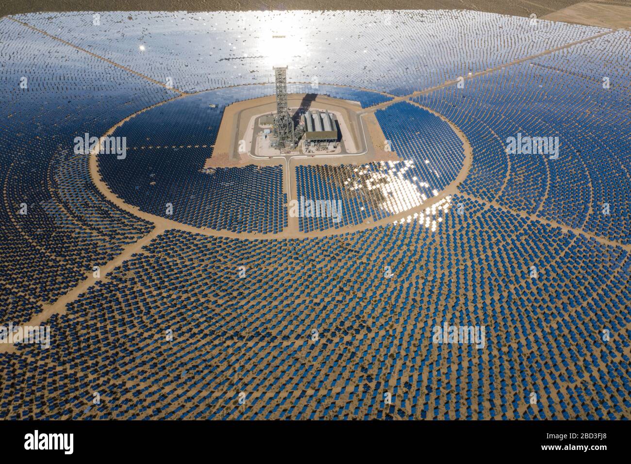 Ivanpah Solar Farm High Resolution Stock Photography and Images - Alamy