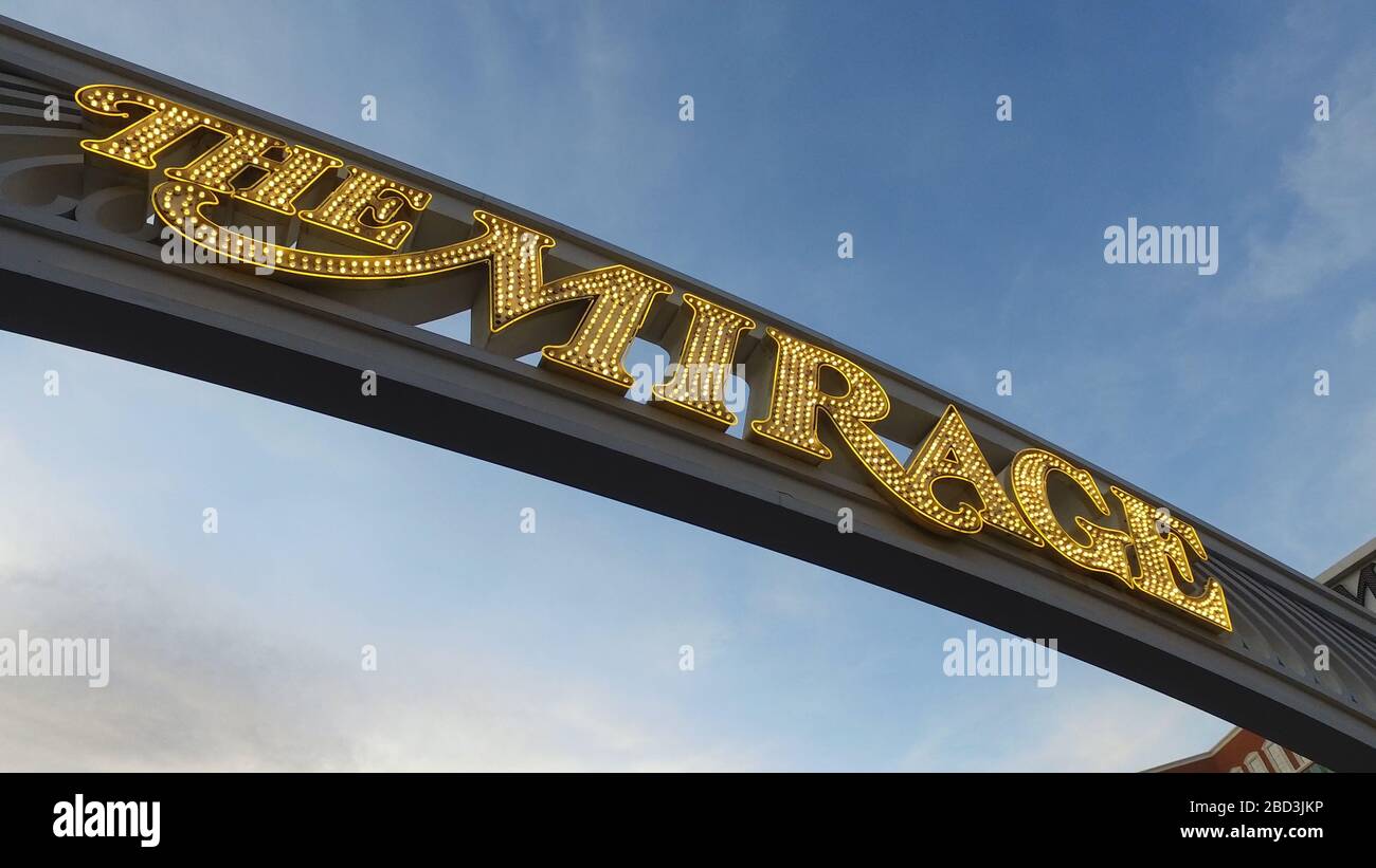 Mirage hotel entrance sign las hi-res stock photography and images - Alamy