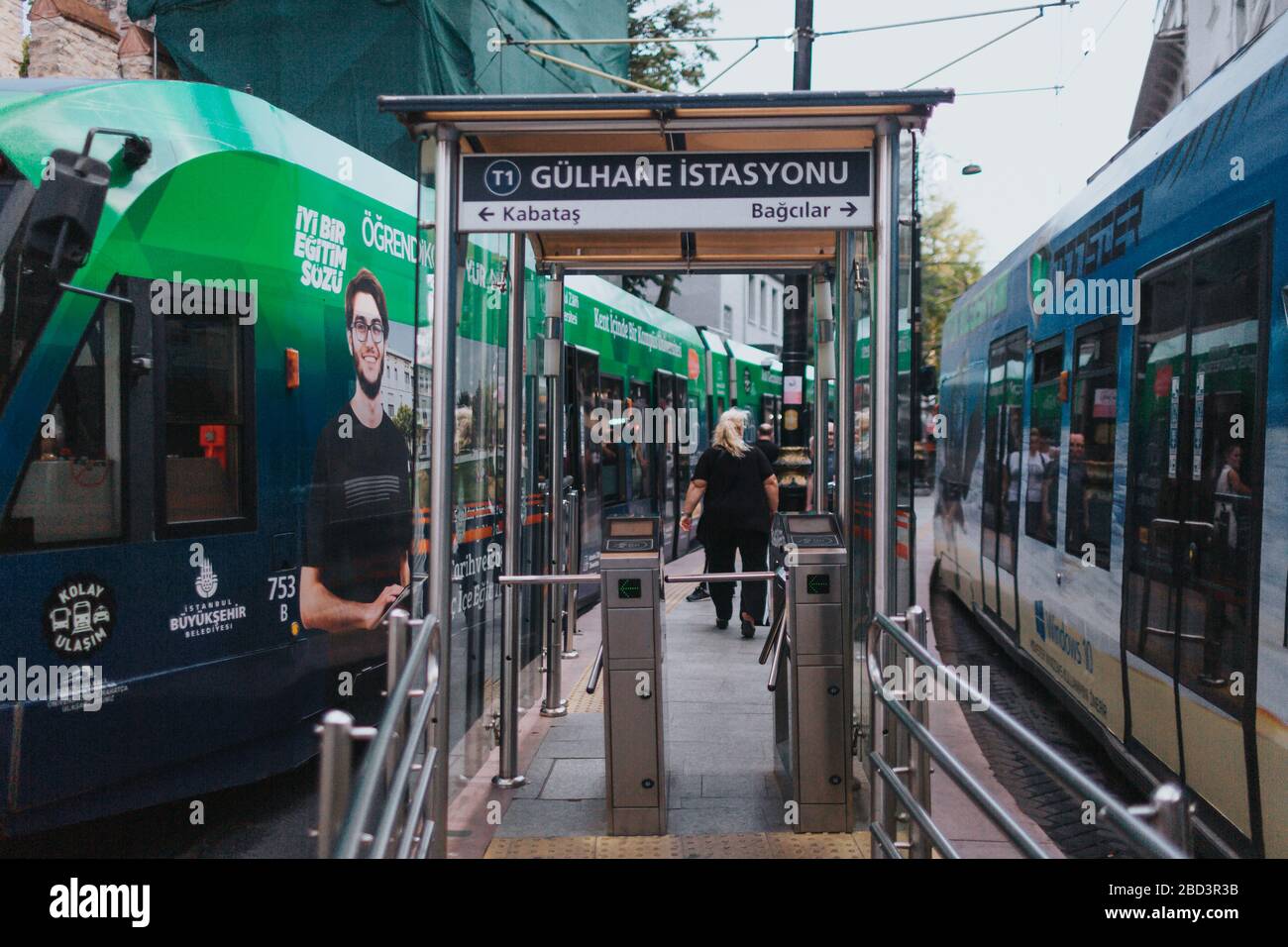 Bus stop istanbul people hi-res stock photography and images - Alamy