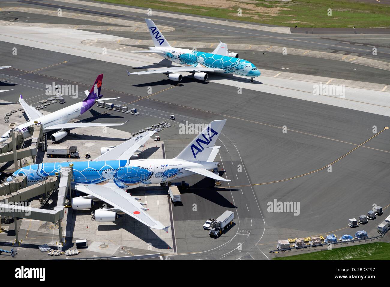 Airport runway honolulu international airport hi-res stock photography ...
