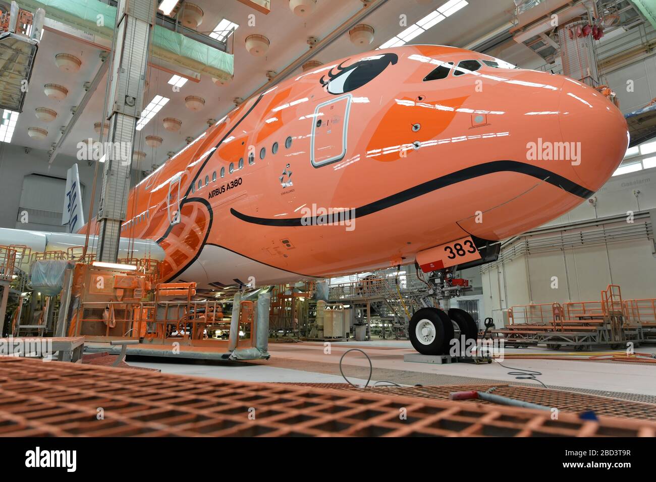 ANA's third A380 finished painting at the Airbus Hamburg painting ...