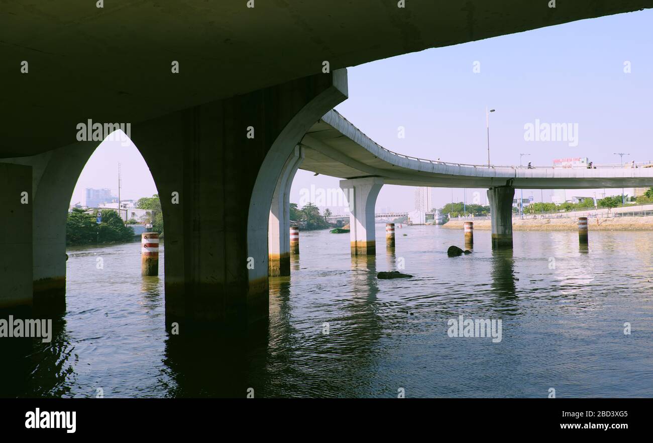 Curved buttress hi-res stock photography and images - Alamy