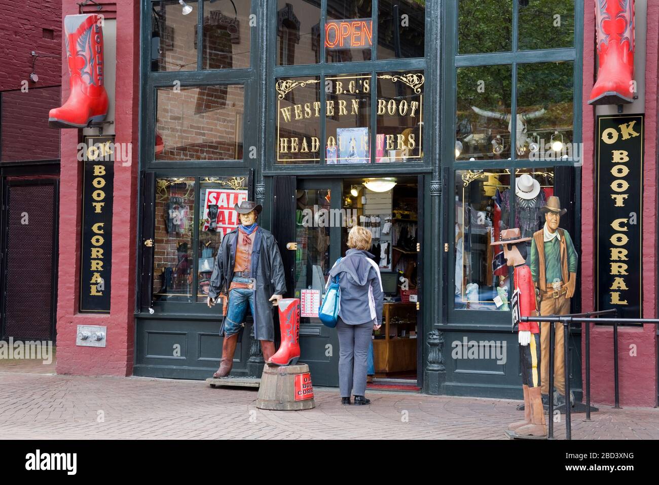 Maple tree square gastown vancouver hi-res stock photography and images ...