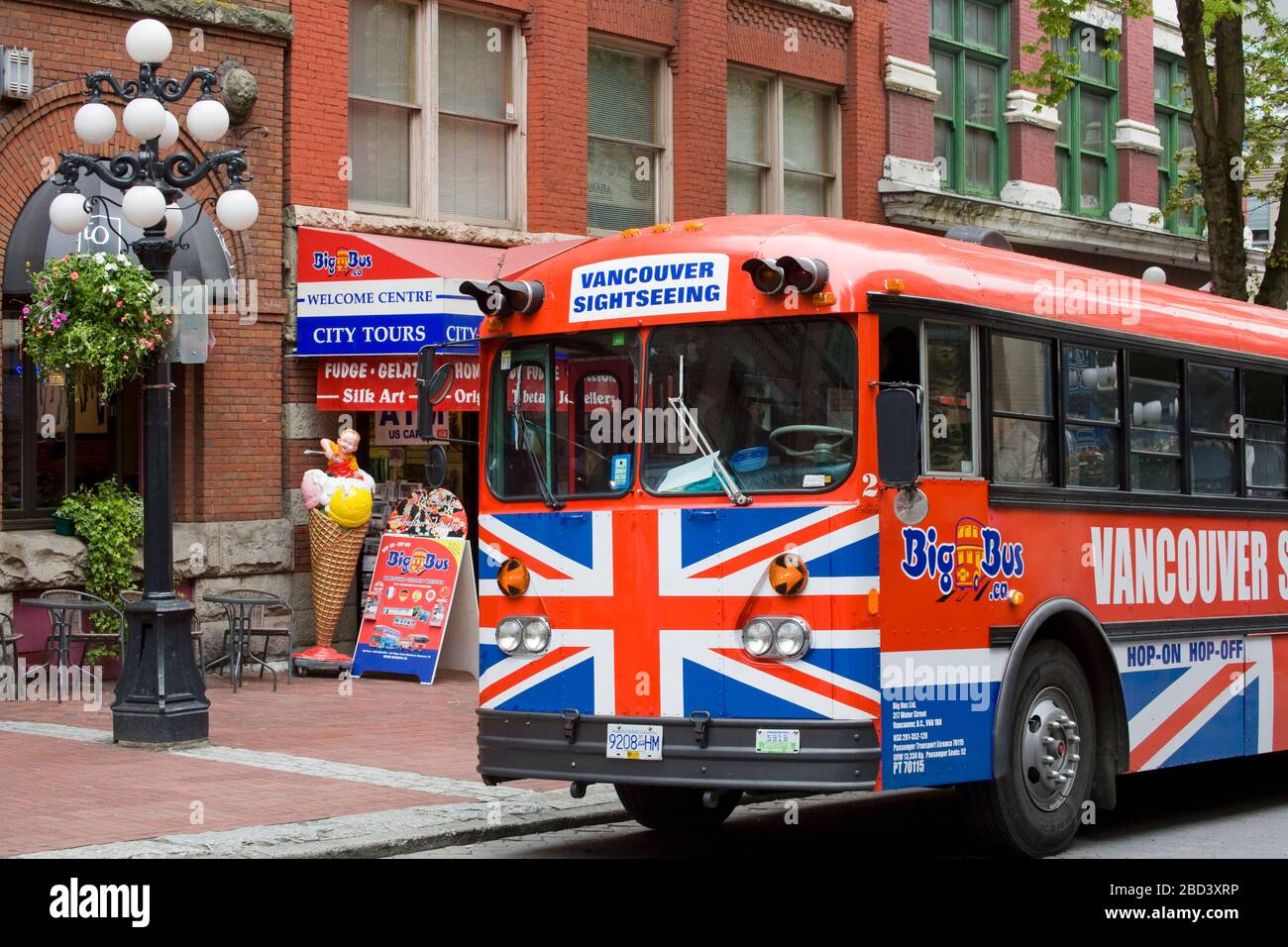 Vancouver sightseeing bus hi-res stock photography and images - Alamy